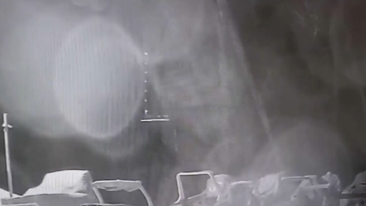 Snimljen trenutka kad tone luksuzna jahta na kojoj je bio Majk Linč ...