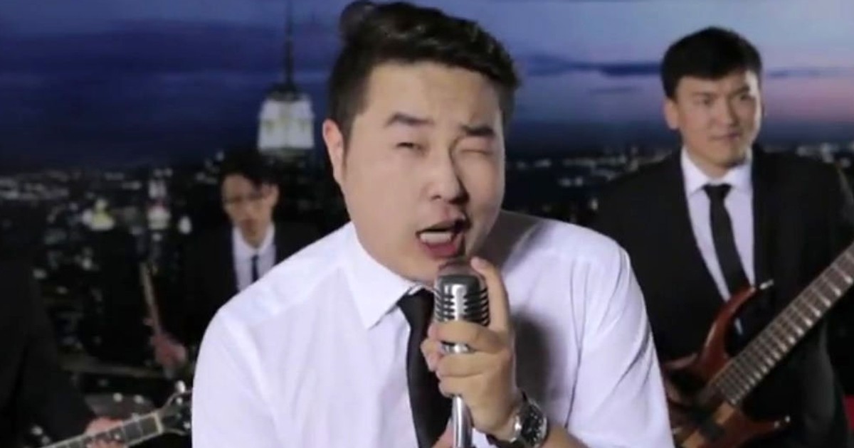 Bilguun Ariunbaatar śpiewa. Bilguun Ariunbaatar nagrał piosenkę