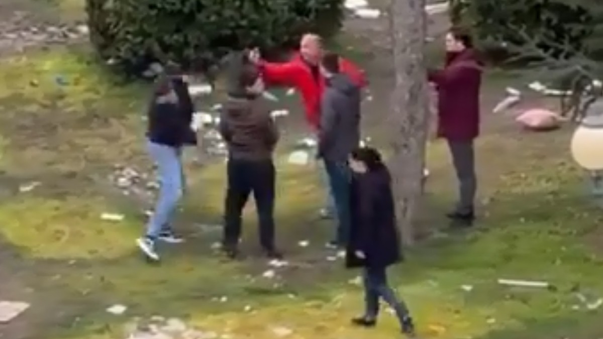 Snimak napada biber sprejom na studenta Miloša Pavlovića - Blic