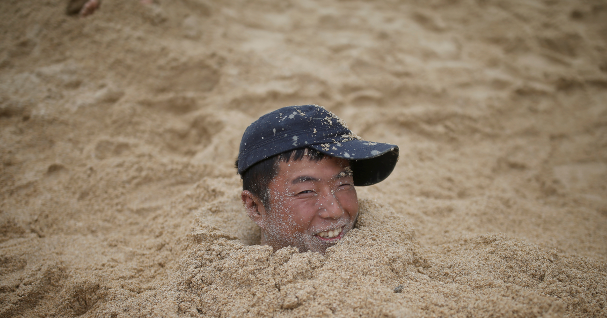 An executive coach uses rocks, pebbles, and sand to explain time ...