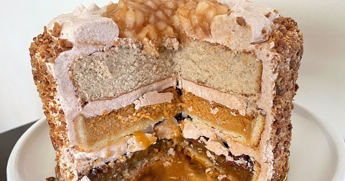 I tried the PieCaken, a famous 6-pound Thanksgiving cake with 3 ...