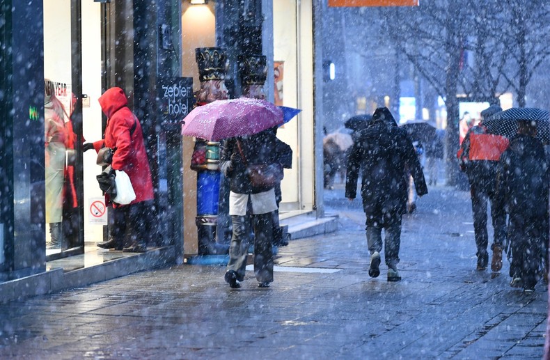 Počeo Sneg i u Beogradu! Evo koliko dugo će da pada: Očekuje se do čak ...