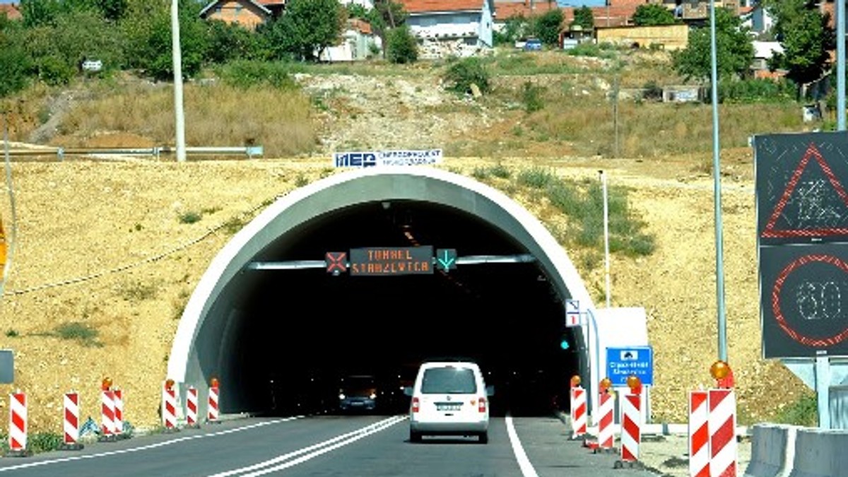 Pravila vožnje u tunelu: Jedna greška može dovesti do tragedije - Blic