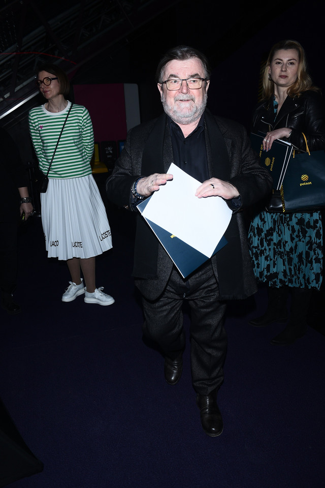 Nikodem Rozbicki cały na biało. Jan Frycz znowu pokazał ukochaną ...