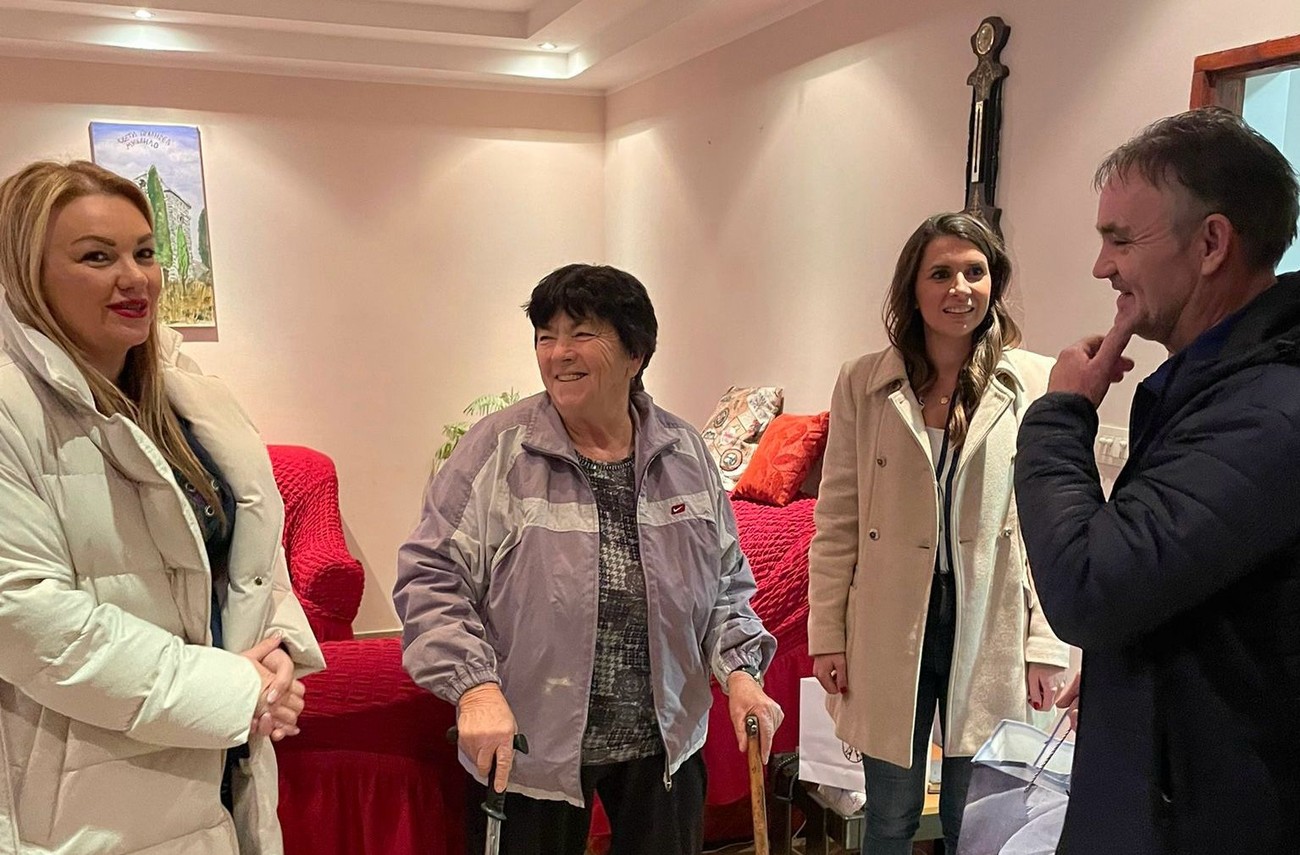 Vesna Vidović: Briga o ljudima je prioritet SNS - Blic