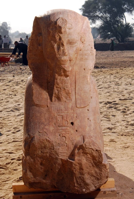 Statue stare oko 3.400 godina nađene u Luksoru - Blic