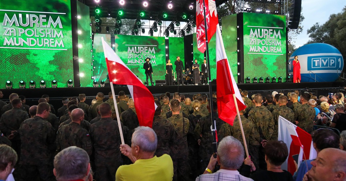 Koncert "Murem za polskim mundurem" nie przyciągnął tłumów pod scenę