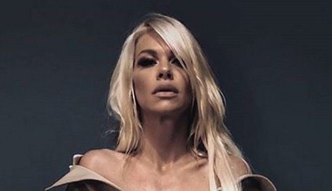 Nataša je na golo telo obukla KULTNI KOMAD bez kog ne možemo da ...