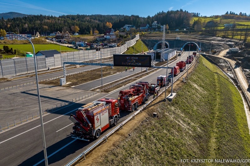 Tunel na Zakopiance otwarty. Nosi imię Marii i Lecha Kaczyńskich - Dziennik.pl