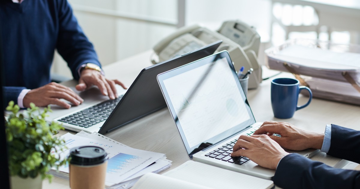 Praca biurowa kiedyś i dziś - jak komputery i ich oprogramowanie ...