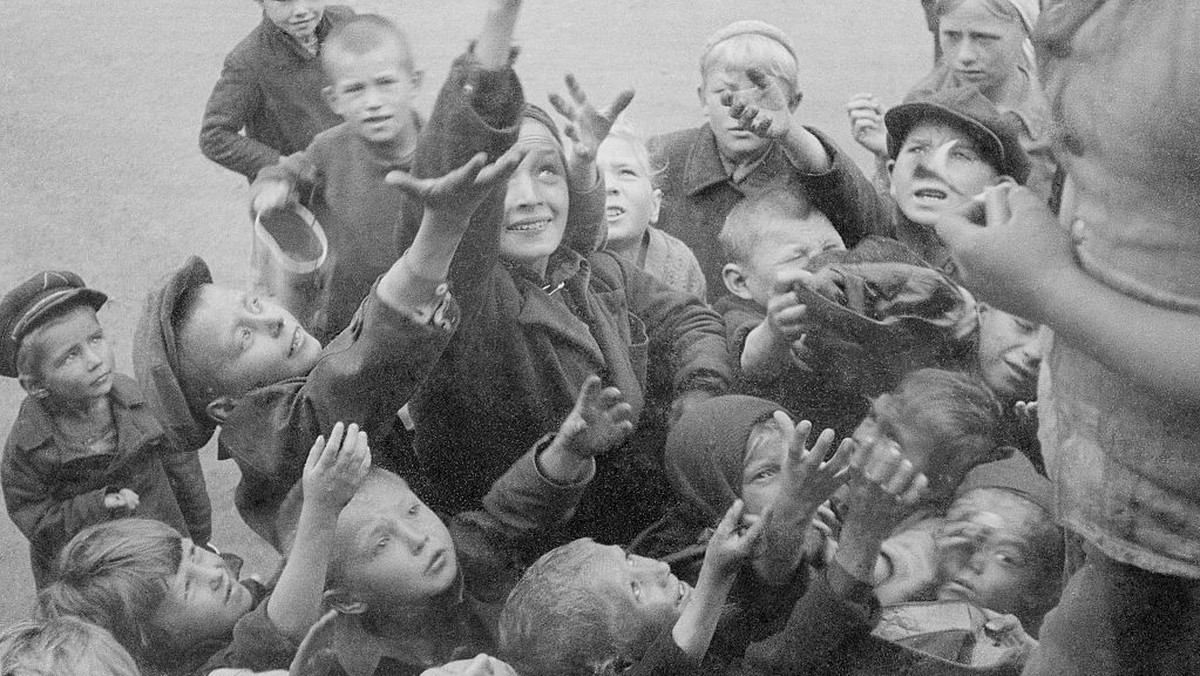 Magdalena Grzebałkowska, "Wojenka". Dzieci podczas II wojny światowej ...