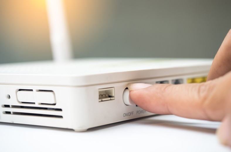Jak zresetować router? Skuteczne metody na restart urządzenia