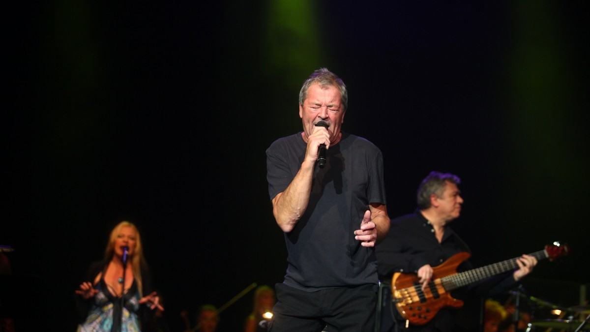 HITOVI GRUPE "DEEP PURPLE" Gilan oduševio publiku u Sava Centru - Blic