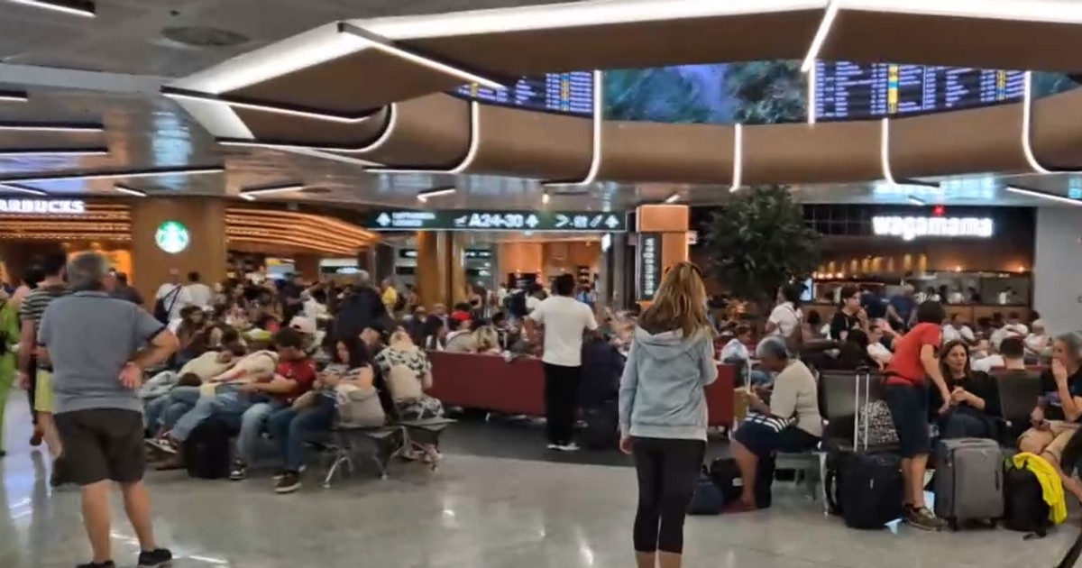 Több mint 20 órát késett a Milánóból Budapestre tartó járat - Blikk