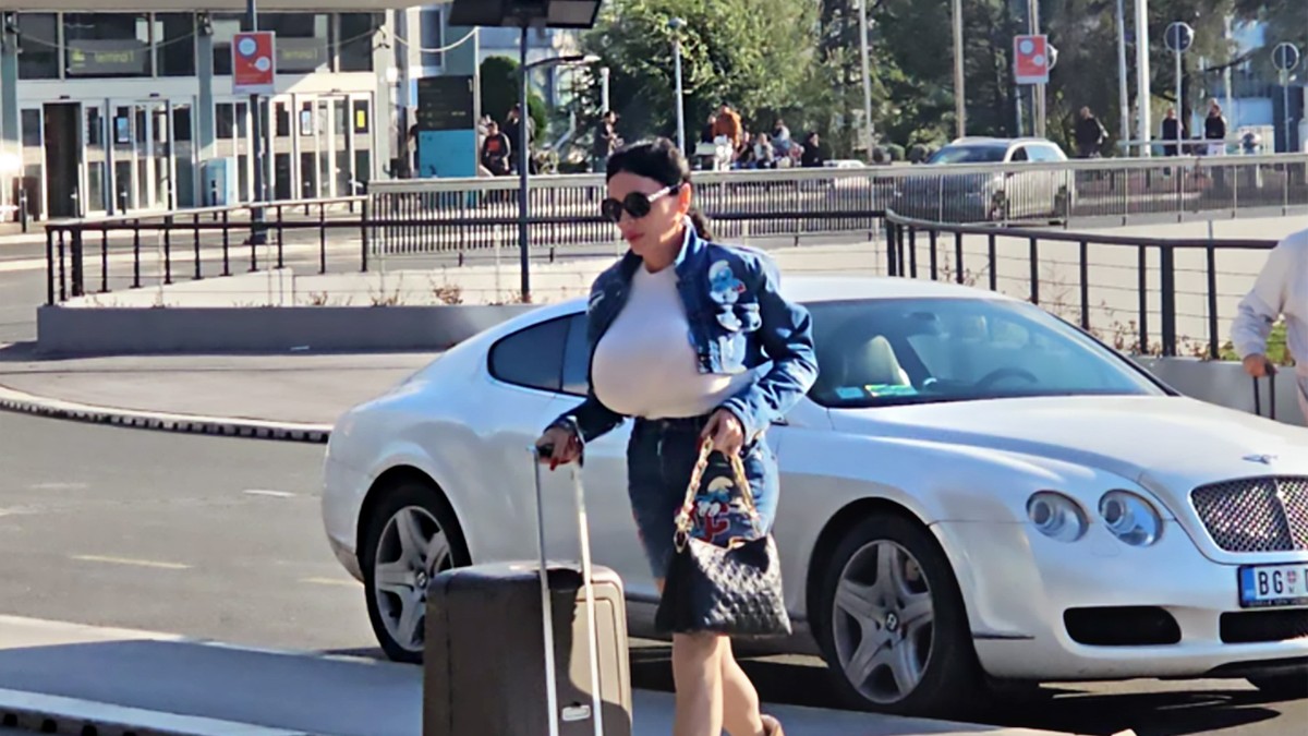 Pevačica se zvala Đuro, pa promenila pol: Ne krije da se bavi prostitucijom, bila i u zatvoru