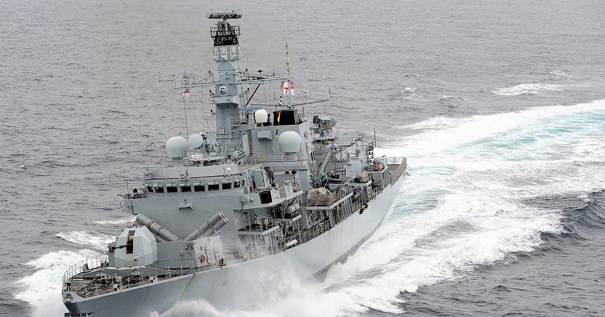 Iranian gunboats backed away in a showdown with a Royal Navy frigate ...