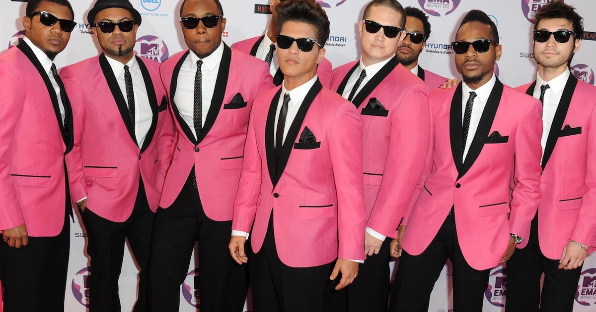 Bruno Mars gifted each of his 7 band members a $55,000 gold Audemars ...
