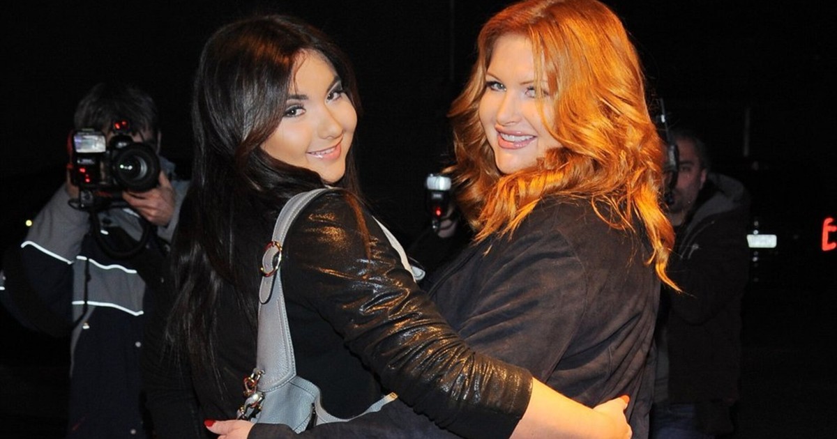 Grycanki tulą się na czerwonym dywanie