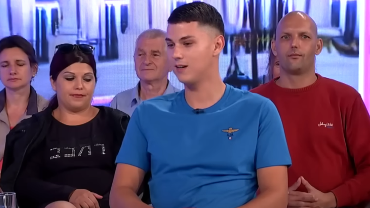 Peja zaboravio Enu: Baškari se u Budvi za sve pare - Blic