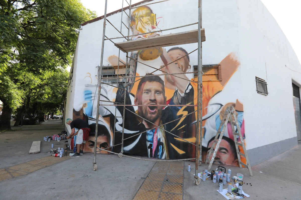 Mural z Messim w Buenos Aires wymagał użycia 60 różnych farb - Dziennik.pl