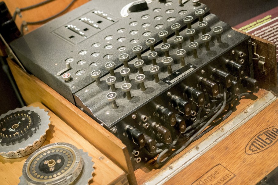 Enigma, czyli seksmaszyna na Hitlera. Rozmowa - Historia - Newsweek.pl