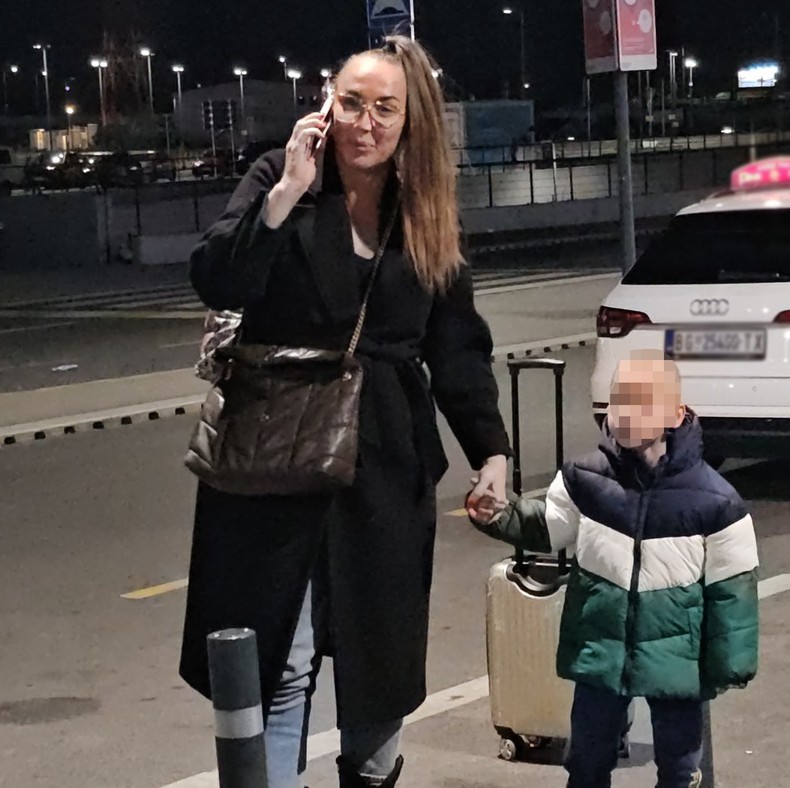 Goga Sekulić u javnosti sa sinom: Mali Vasilij Andrej sve vreme drži ...