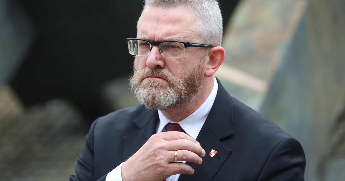 Kolejne kłopoty Grzegorza Brauna. Lewica zapowiada wnioski do prokuratury - Wiadomości