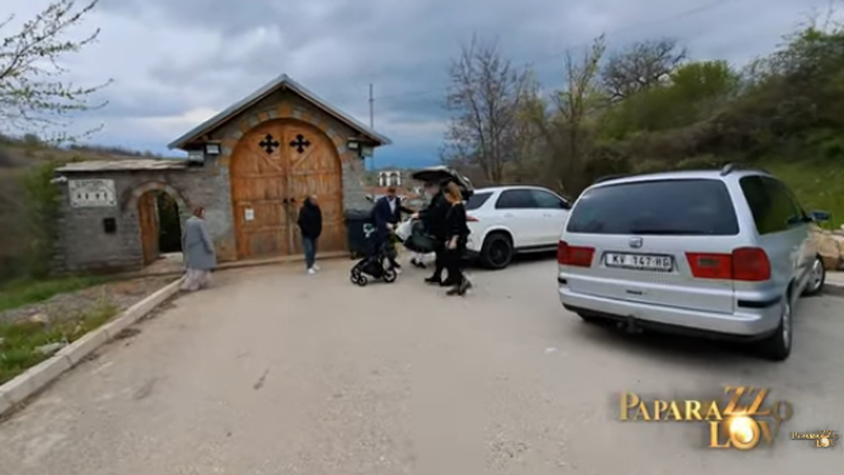 Prvi snimci sa tajnog krštenja Slobinog i Jeleninog sina Damjana - Blic