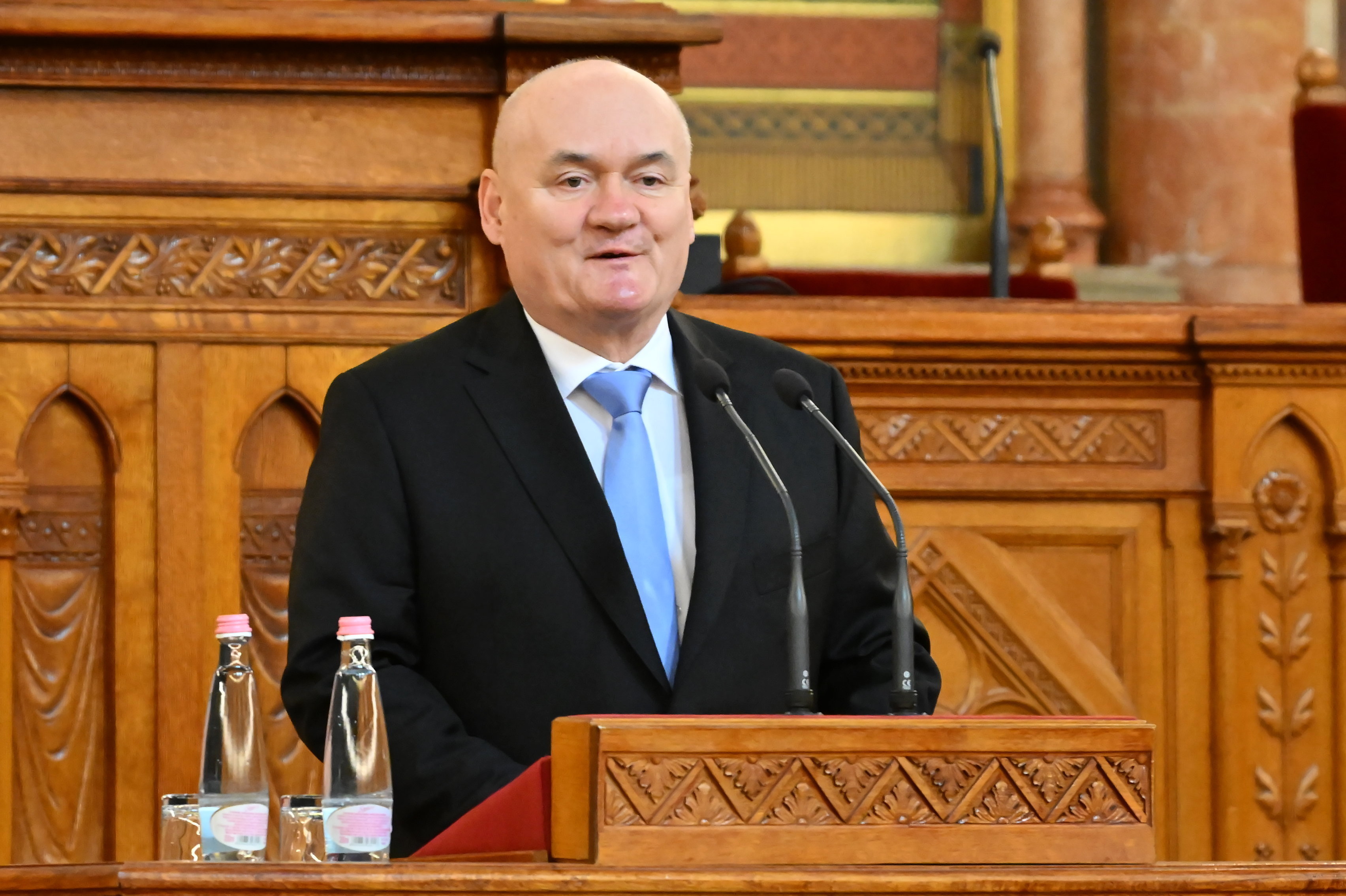 Hende Csaba megalázta a családi pótlékra szorulókat - Blikk