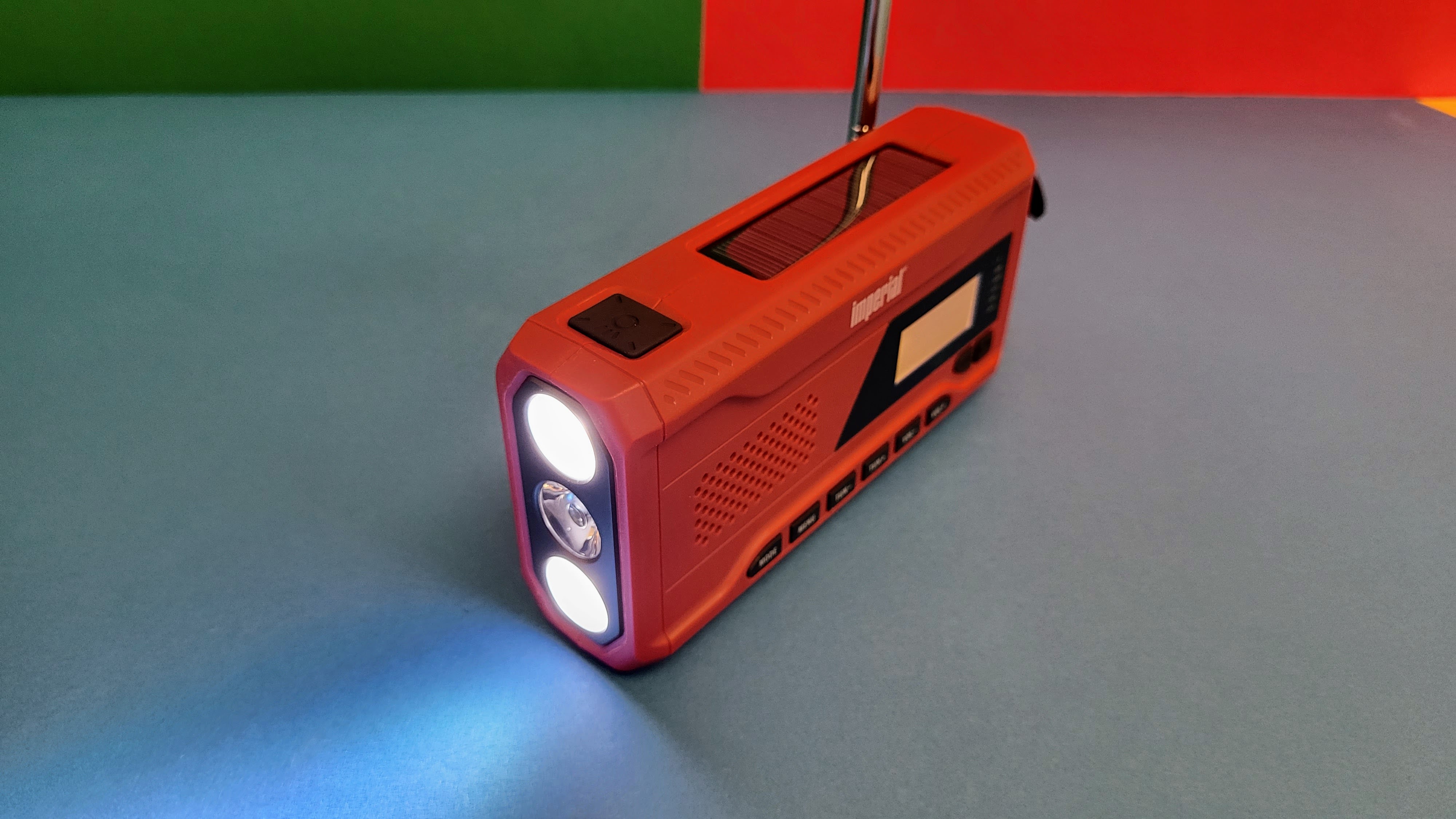 Top 10: Das beste Kurbelradio im Test – mit Solar, DAB+ & Co. | Heise ...