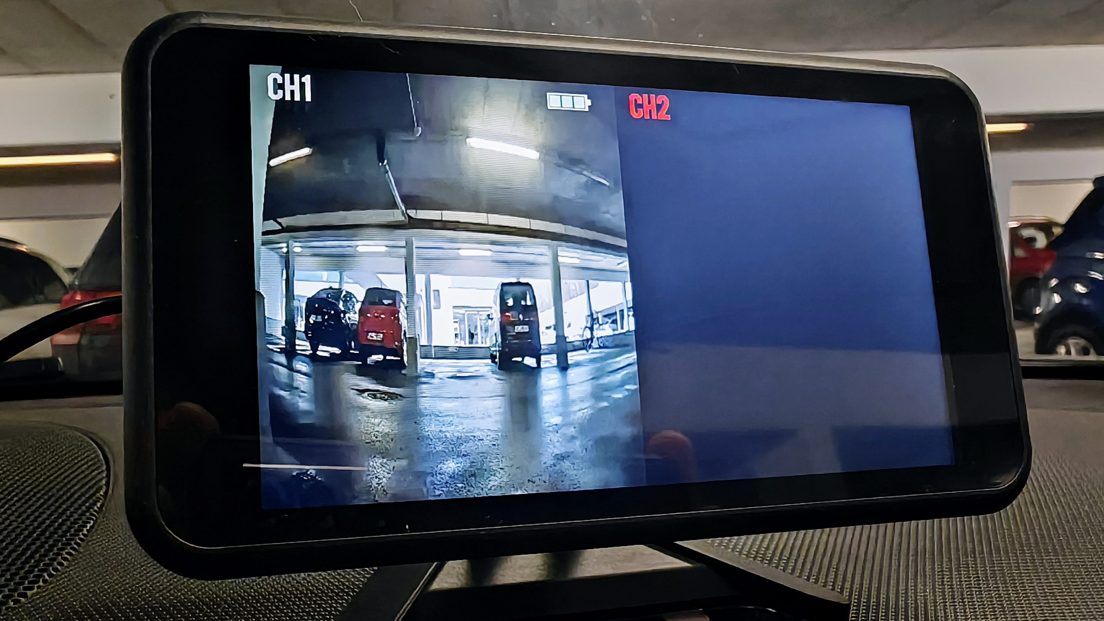 Funk-Rückfahrkamera Auto-Vox Solar 3A Plus im Test | Heise online ...