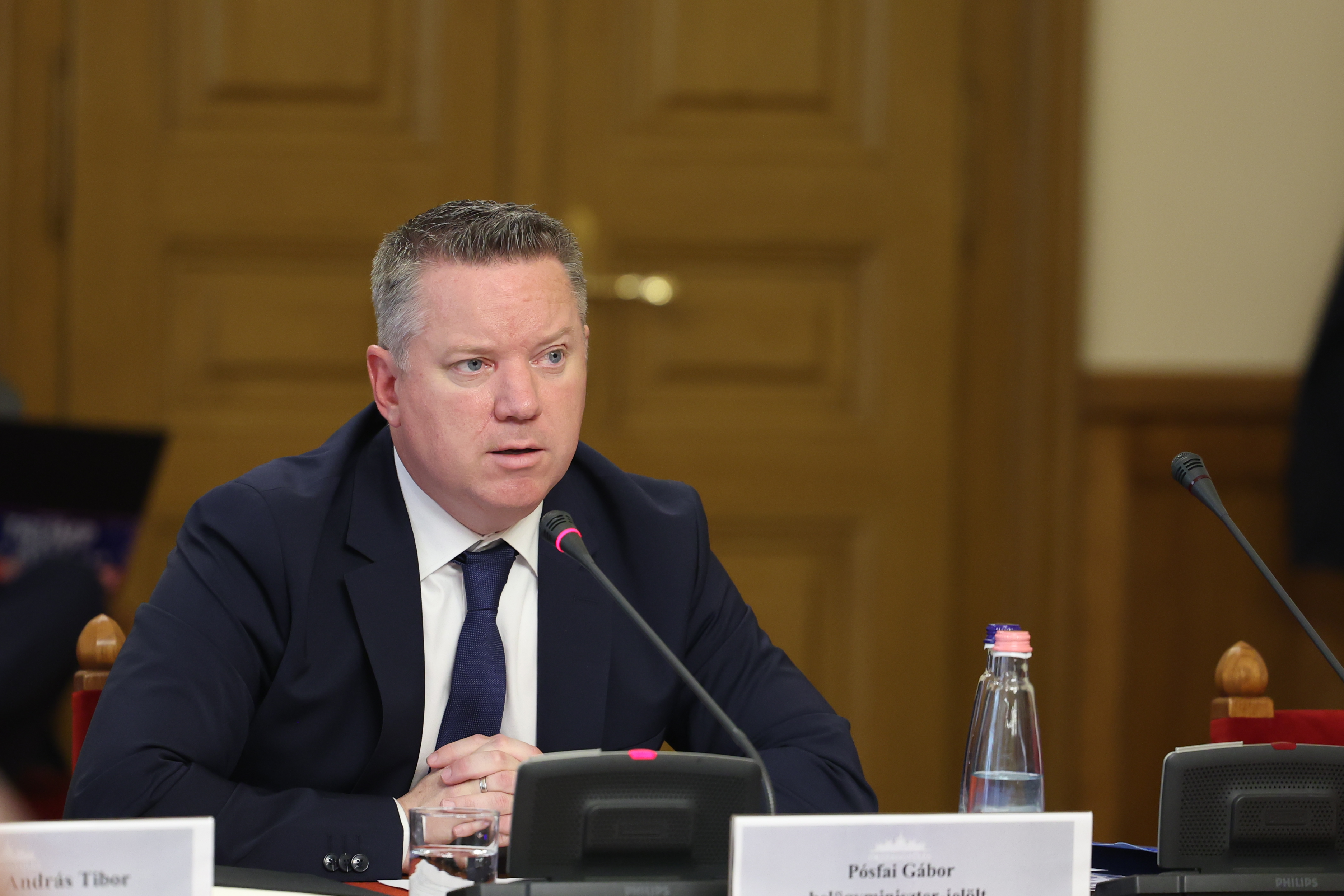 Magas rangú rendőri vezetőt váltott le azonnali hatállyal a ...