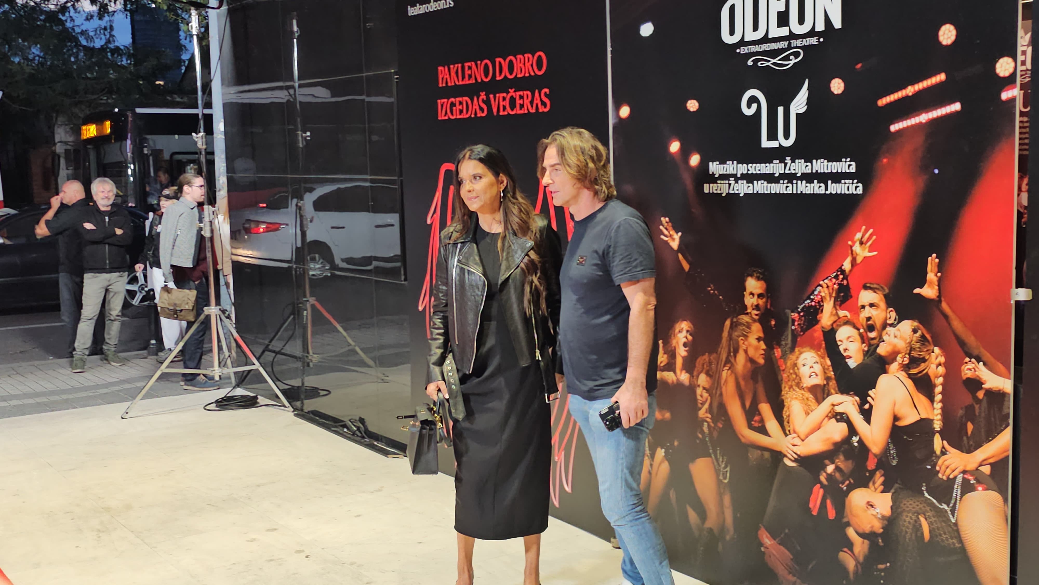 Poljubac Željka i Milice Mitrović na crvenom tepihu: Otvoren teatar 'Odeon', na događaj stigla i ...