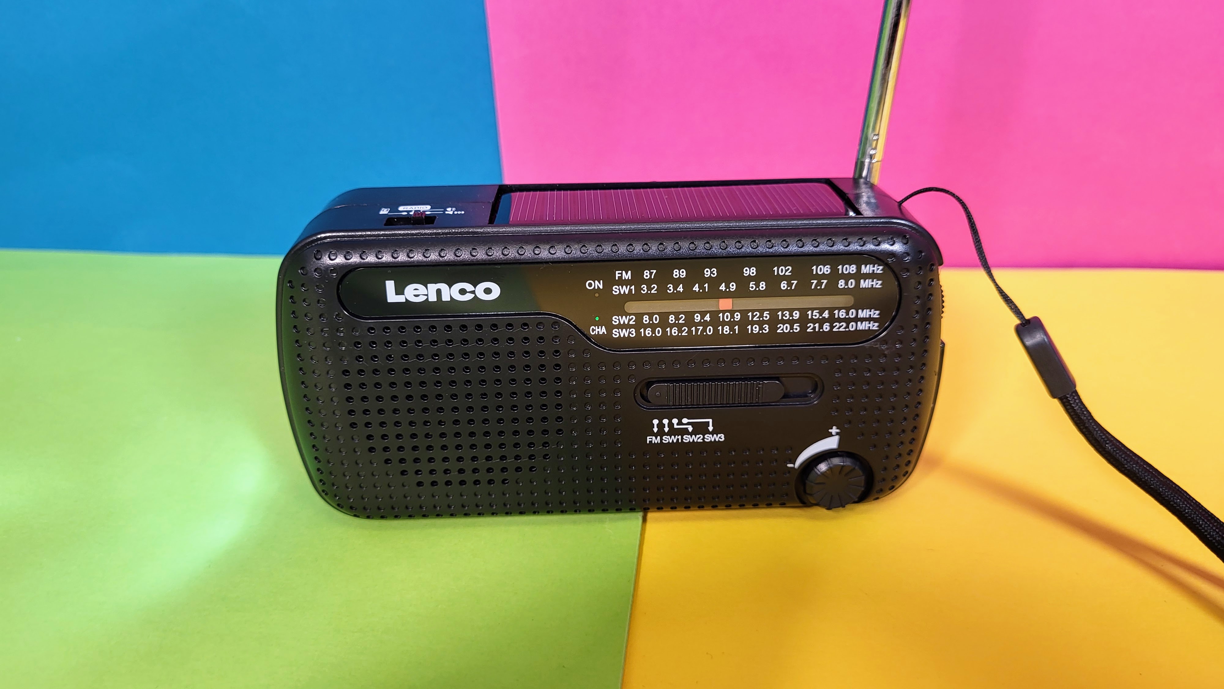 Top 10: Das beste Kurbelradio im Test – mit Solar, DAB+ & Co. | Heise ...