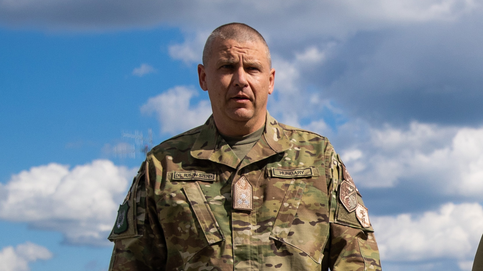 Futóversenyre hívta a honvédelmi minisztert Ruszin-Szendi Romulusz - Blikk