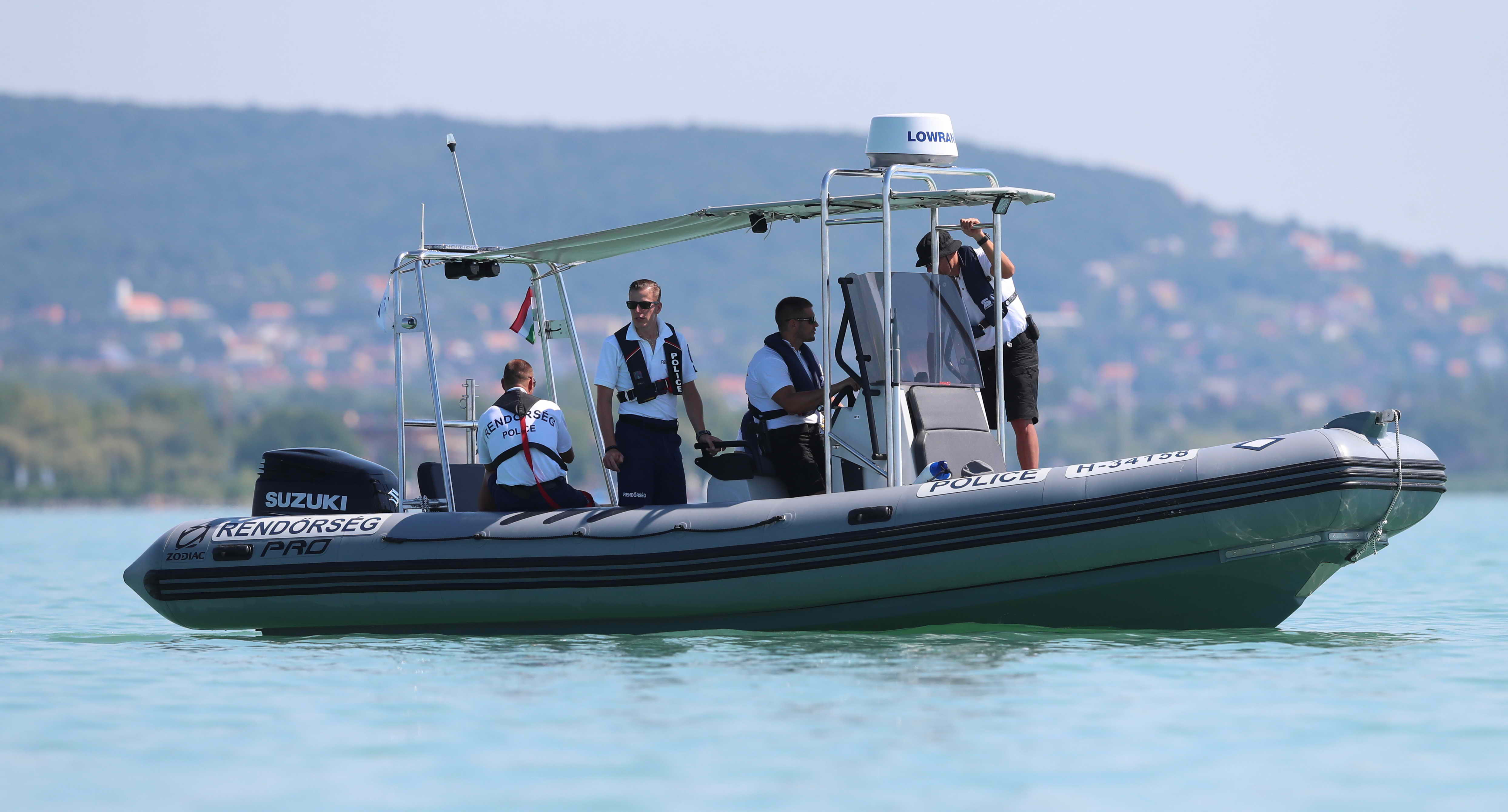 Ellepték a balatoni strandot a rendőrök: holttestet találtak - Blikk