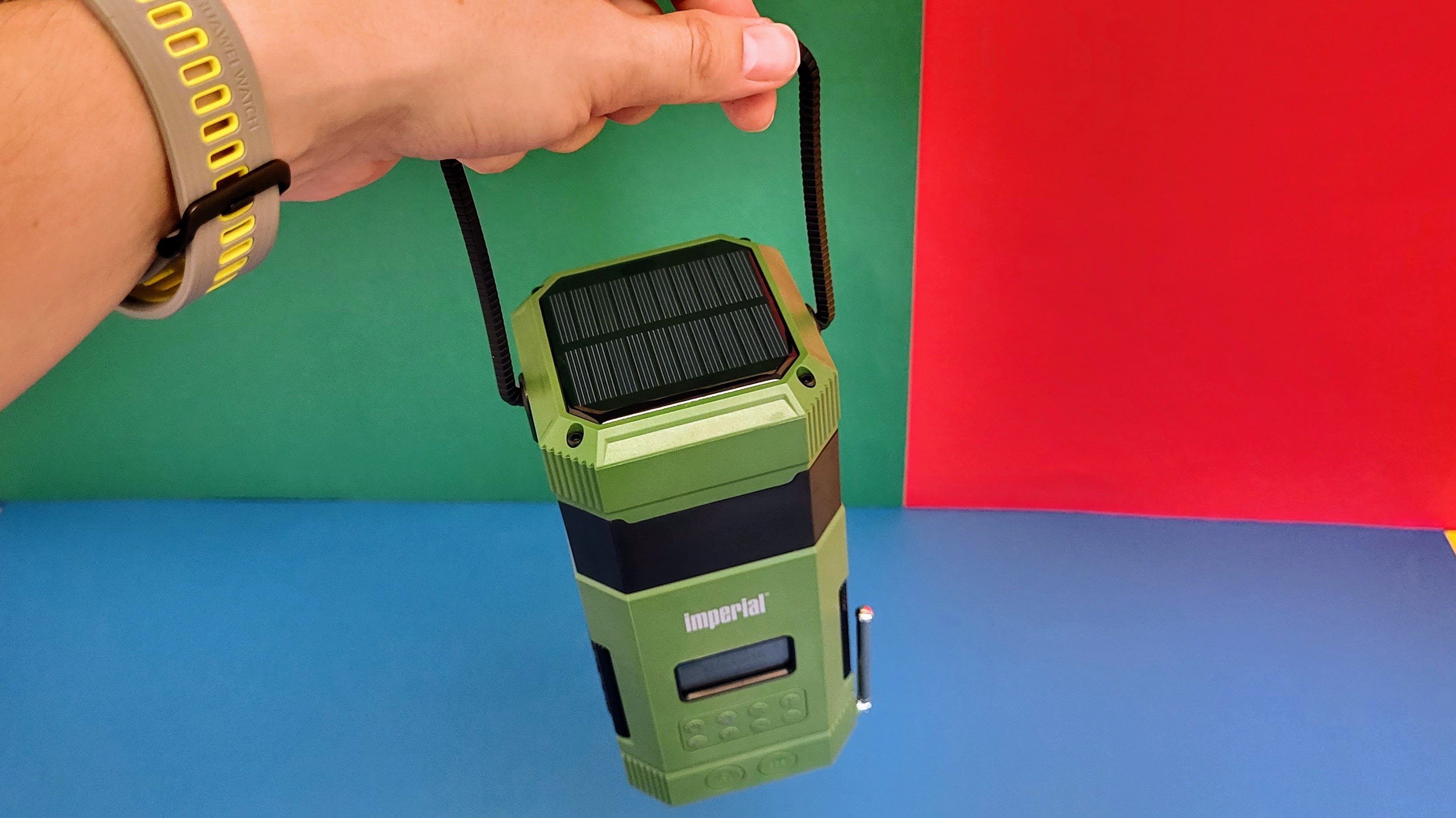 Top 10: Das beste Kurbelradio im Test – mit Solar, DAB+ & Co. | Heise ...