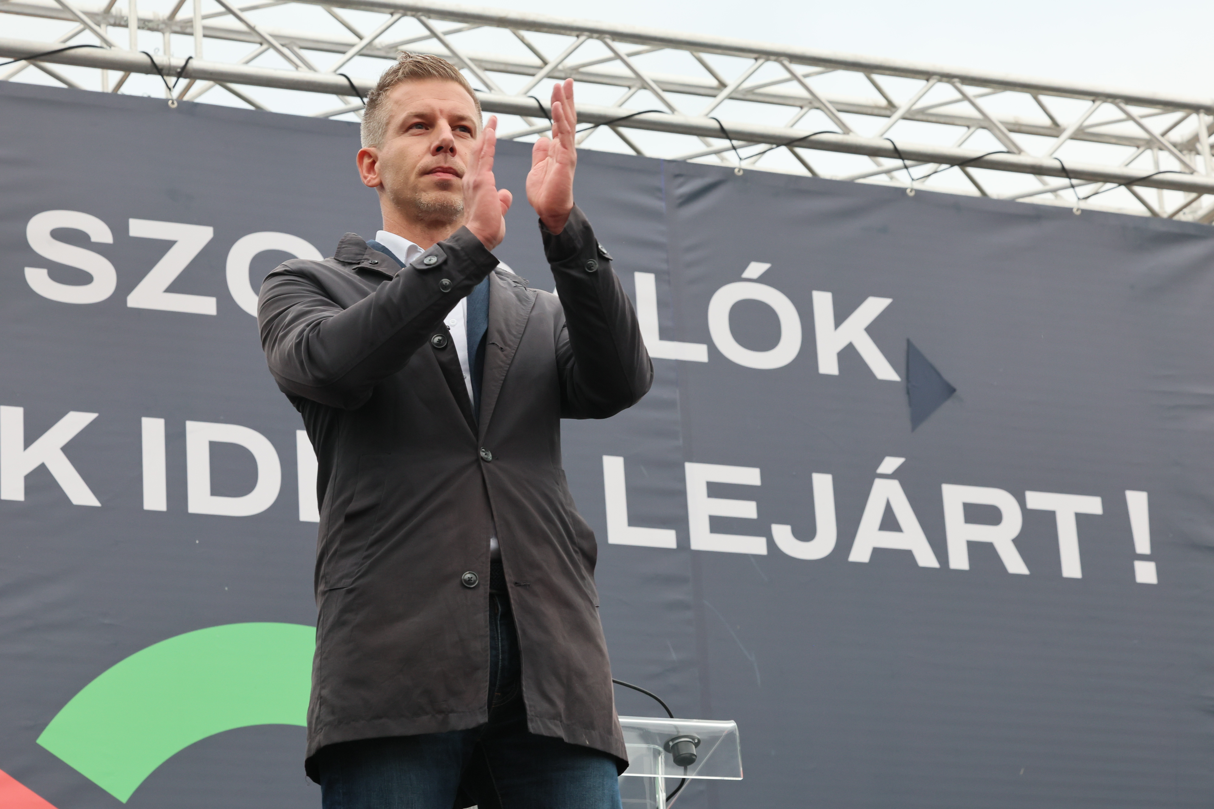 Magyar Pétert nem engedték be a bicskei gyermekotthonba - Blikk