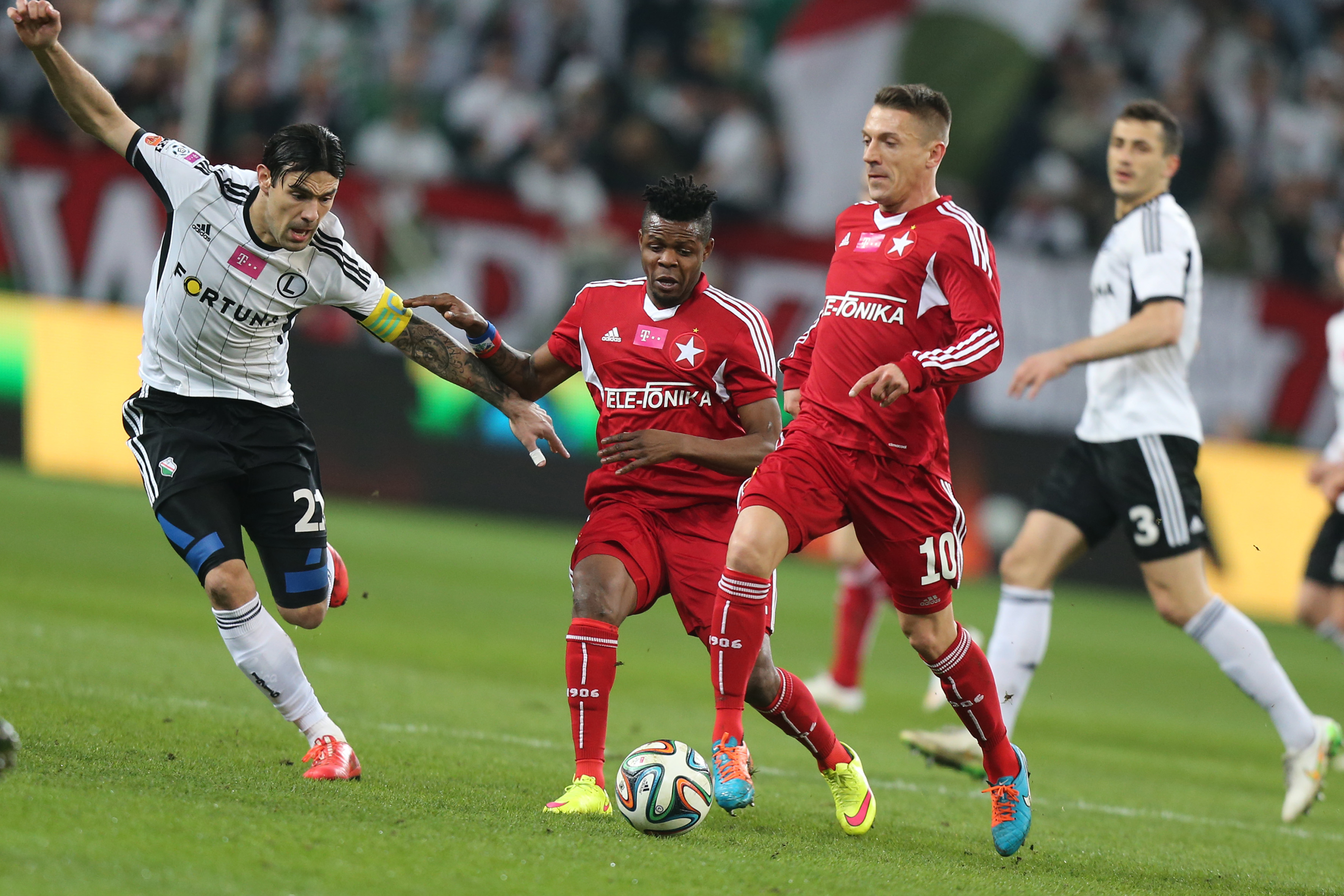 Emmanuel Sarki - najnowsze informacje | Przegląd Sportowy
