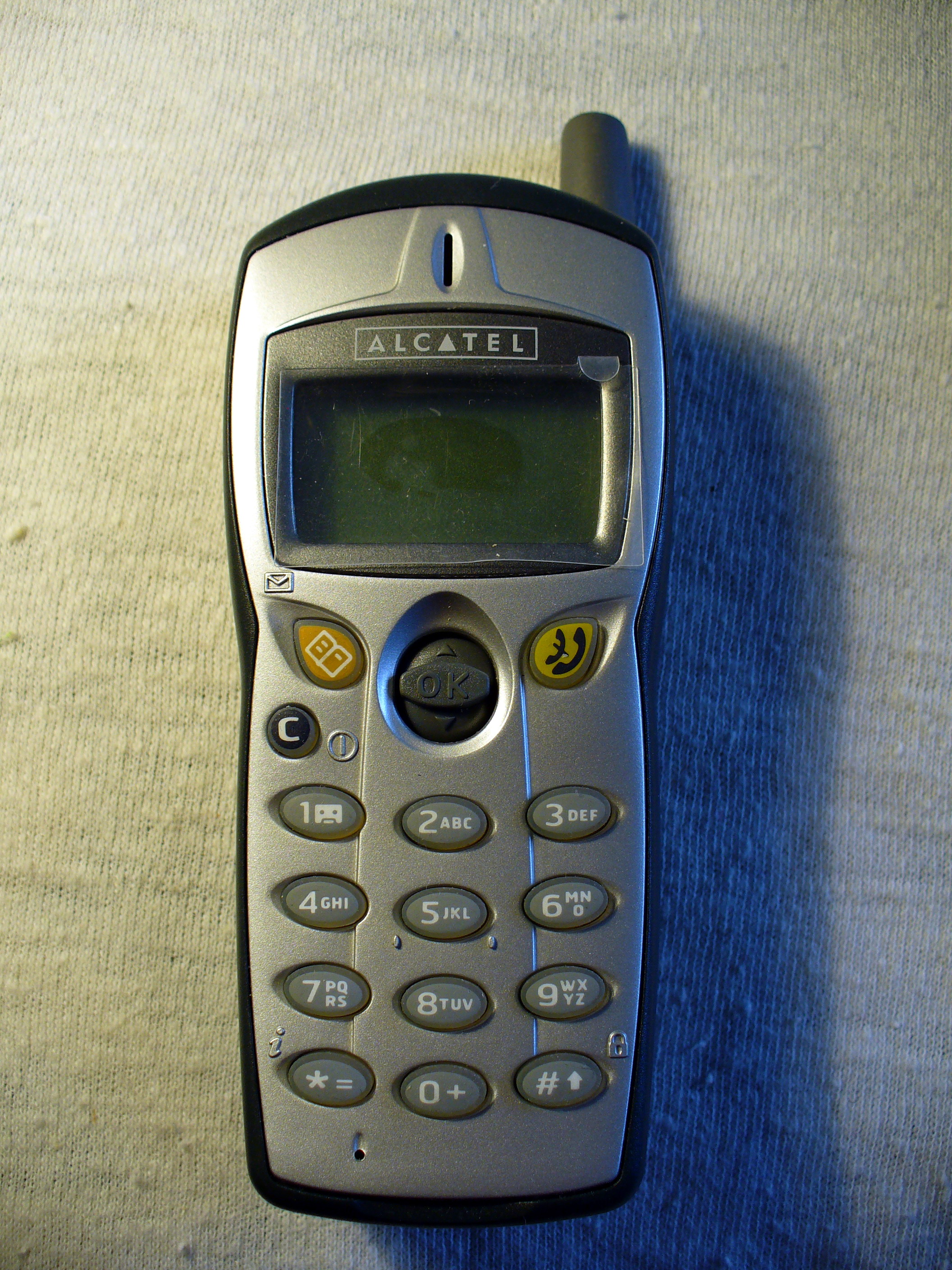Alcatel OT301. Recenzja telefonu - Facet