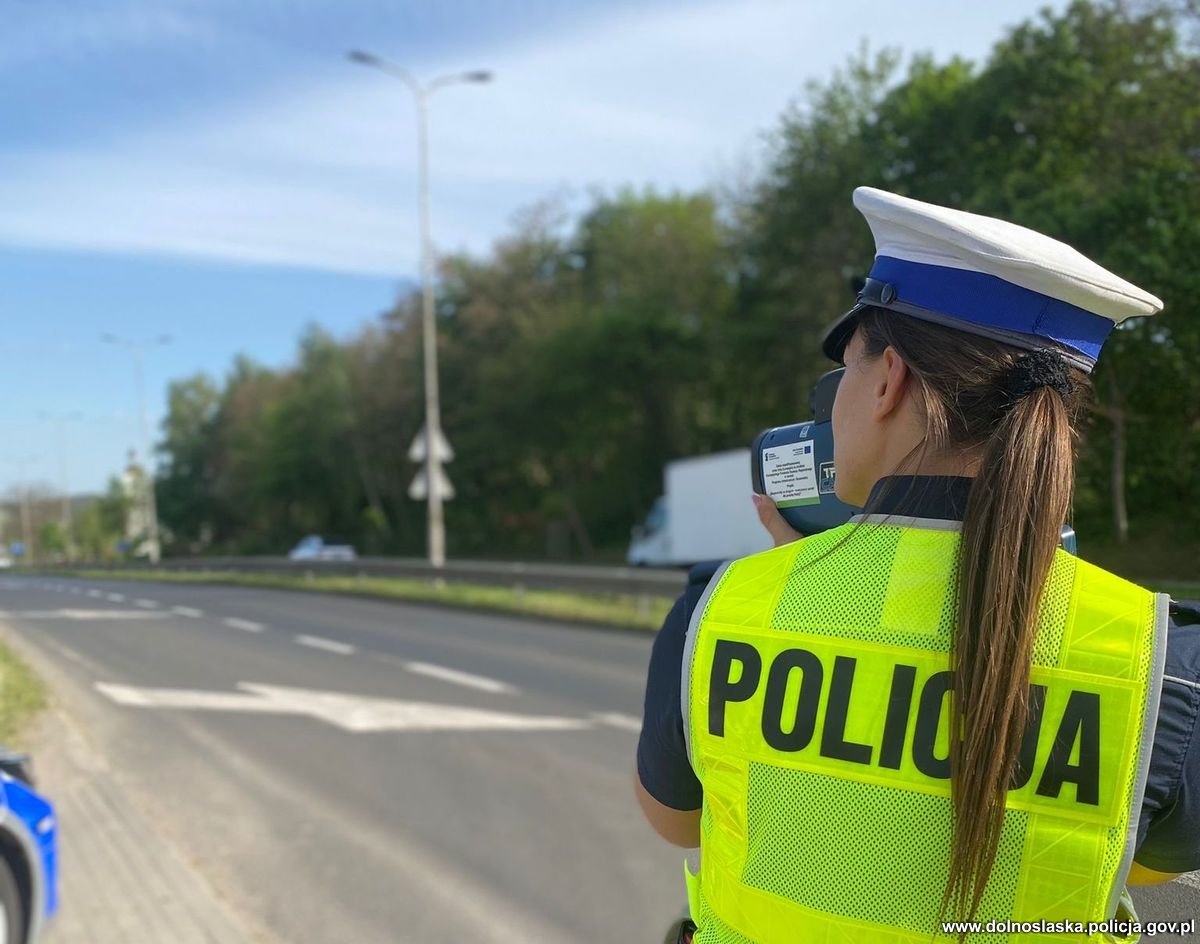 Kiedy policjant może zatrzymać kierowcę do kontroli drogowej? Obowiązki obu stron