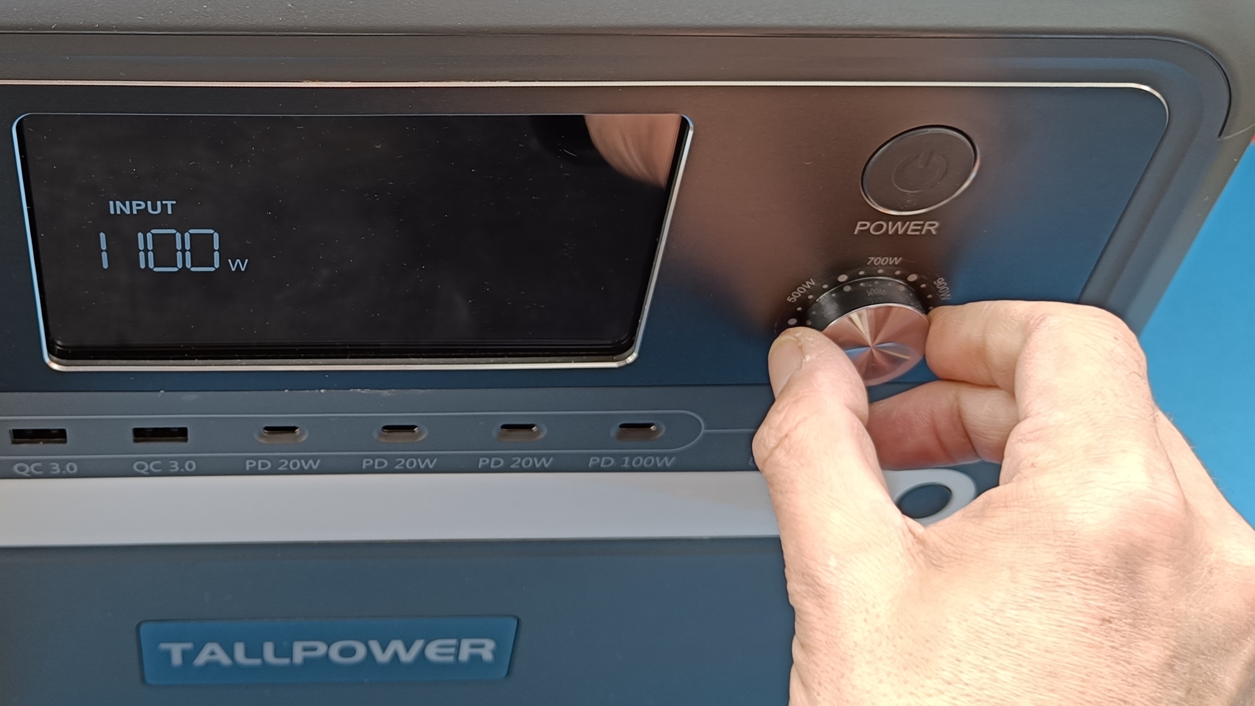 Powerstation Tallpower V2400 für 769 € im Test: Mehr Kapazität war nie ...