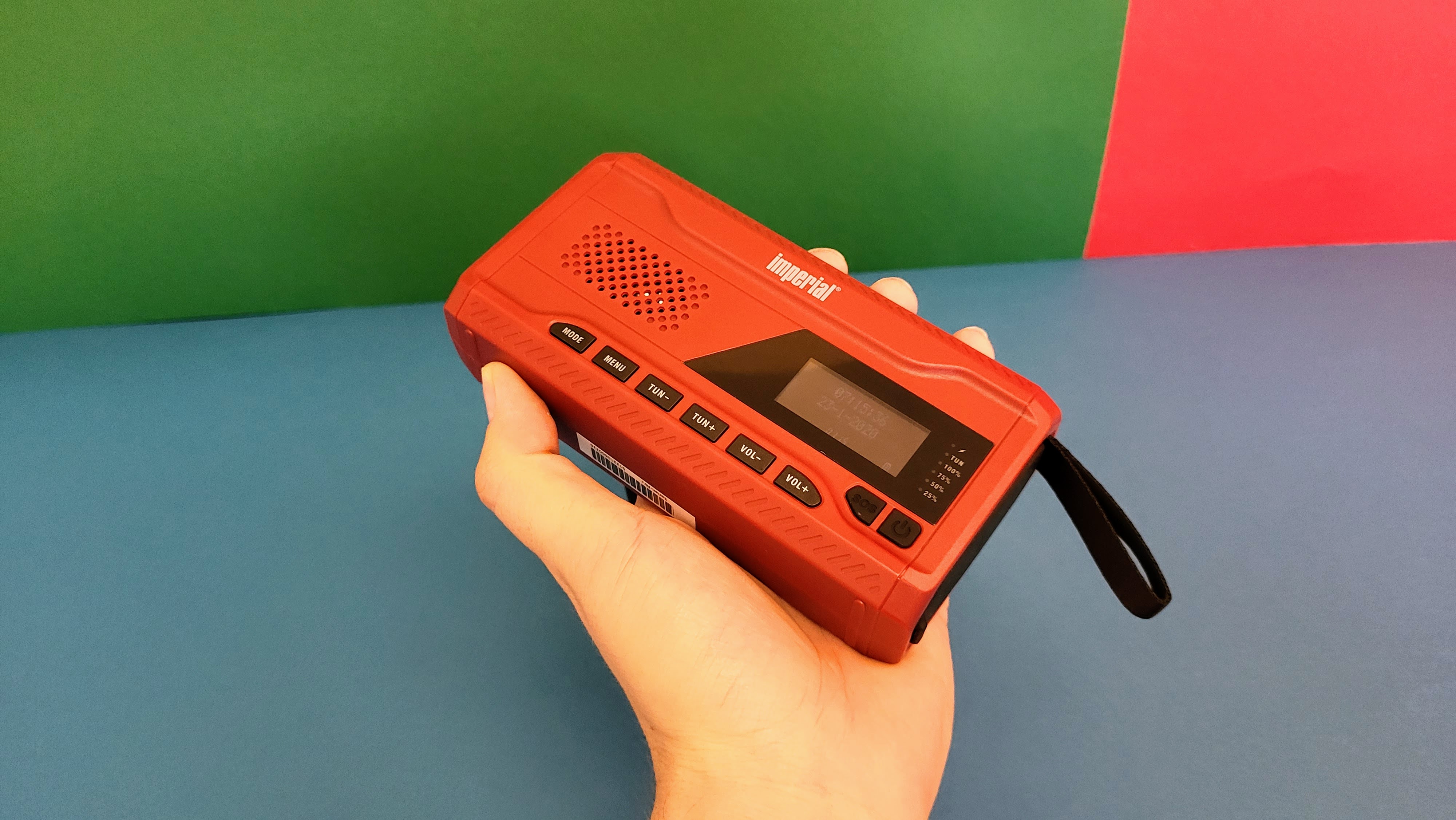 Top 10: Das beste Kurbelradio im Test – mit Solar, DAB+ & Co. | Heise ...