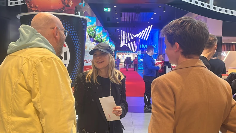 Dole sportske patike, gore elegantni sako: Anica Dobra iznenadila ...