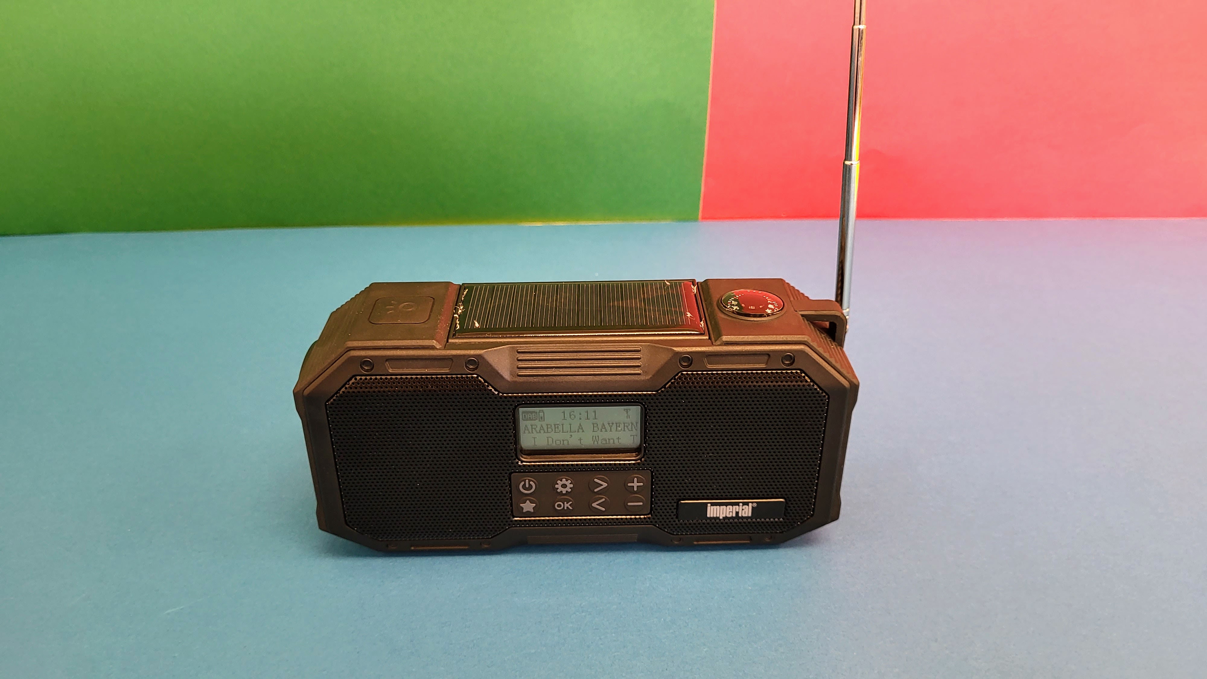Top 10: Das beste Kurbelradio im Test – mit Solar, DAB+ & Co. | Heise ...