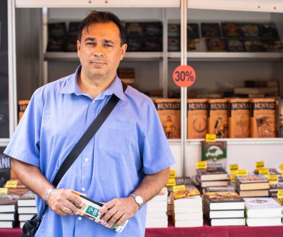 Bán Mór folytatja a Hunyadi-regényt, ezt gondolja a sorozatról - Blikk