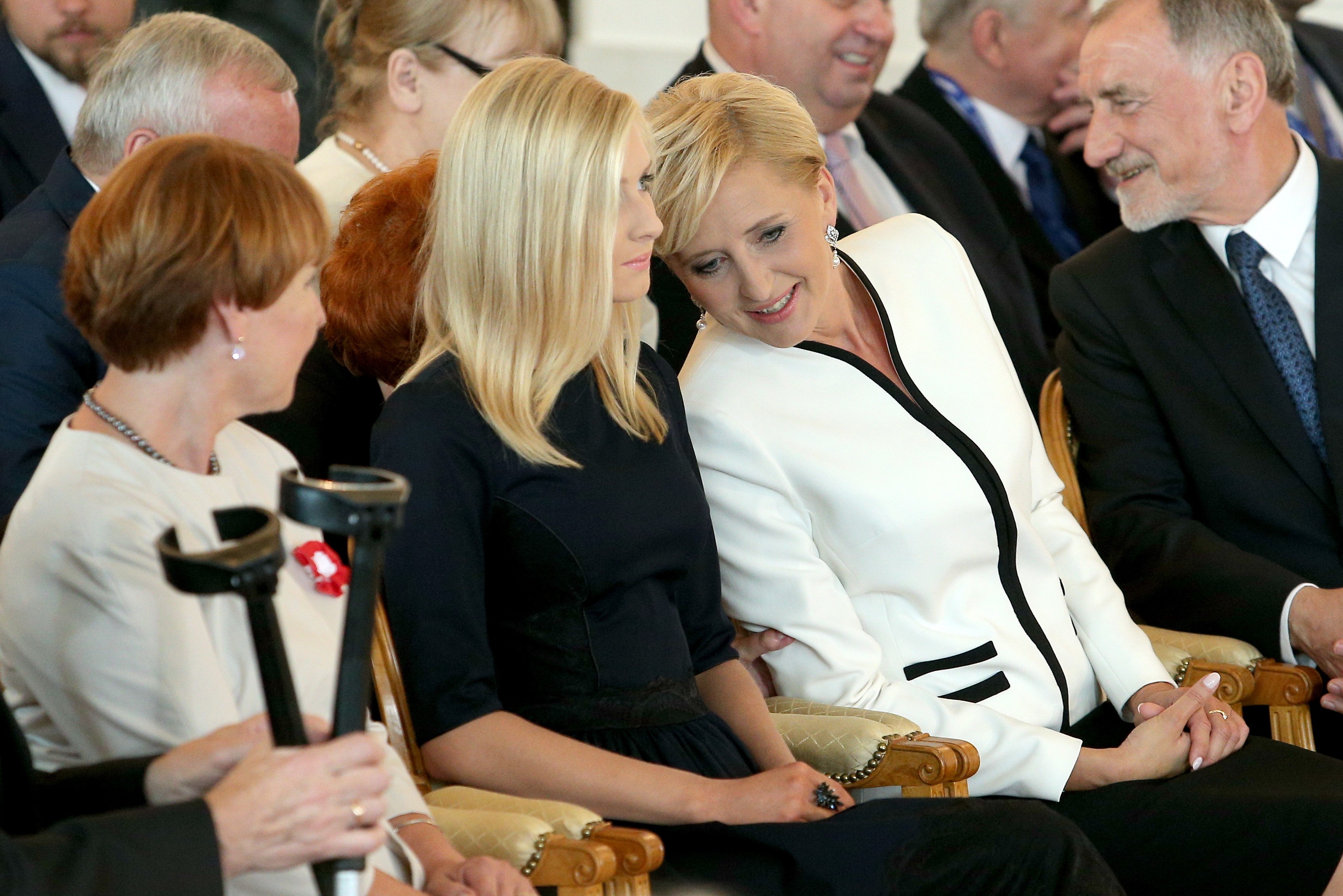 Ślub Kingi Dudy bez instagramowego efektu. Stylistka zwraca uwagę na ...