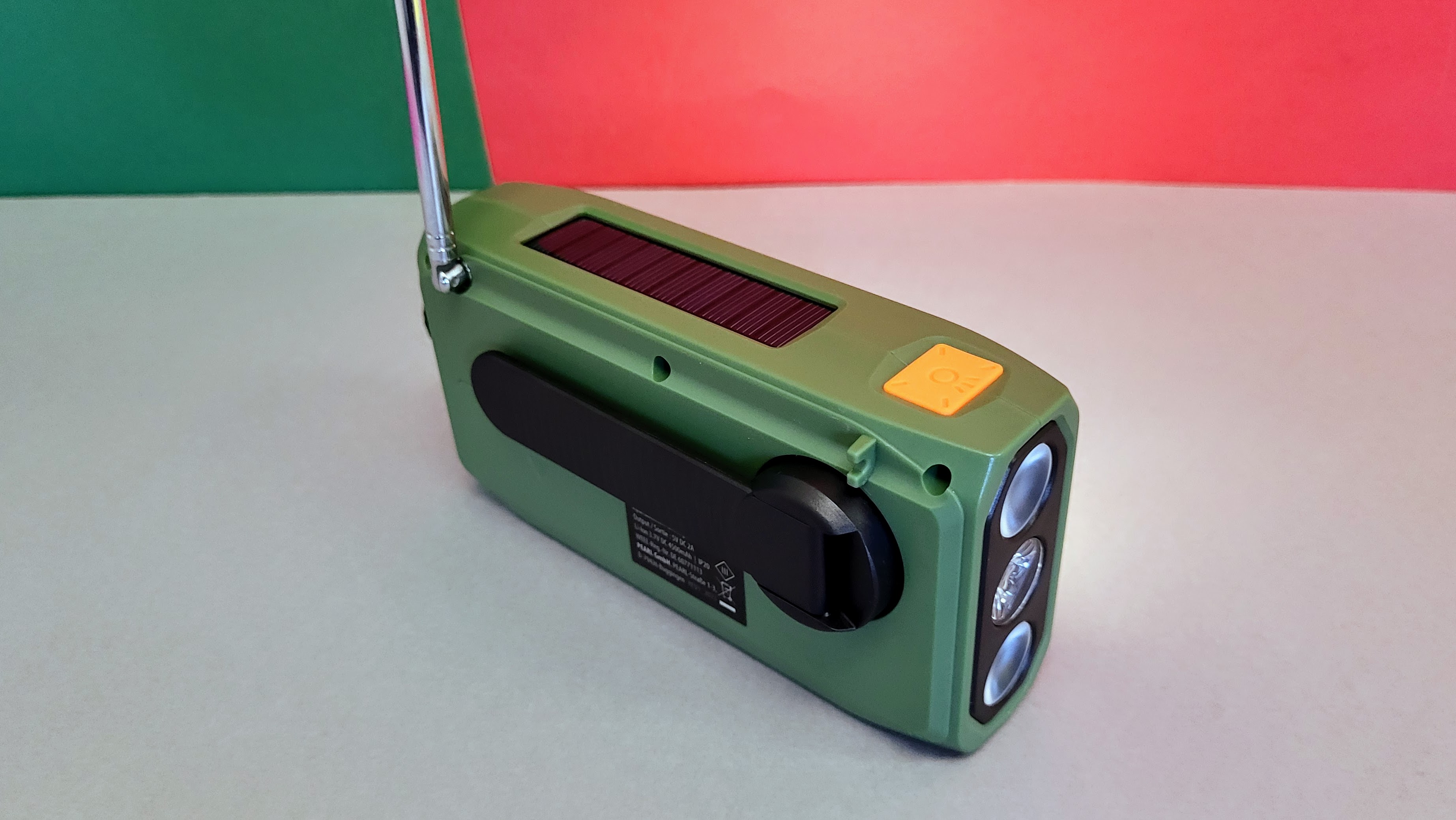 Top 10: Das beste Kurbelradio im Test – mit Solar, DAB+ & Co. | Heise ...