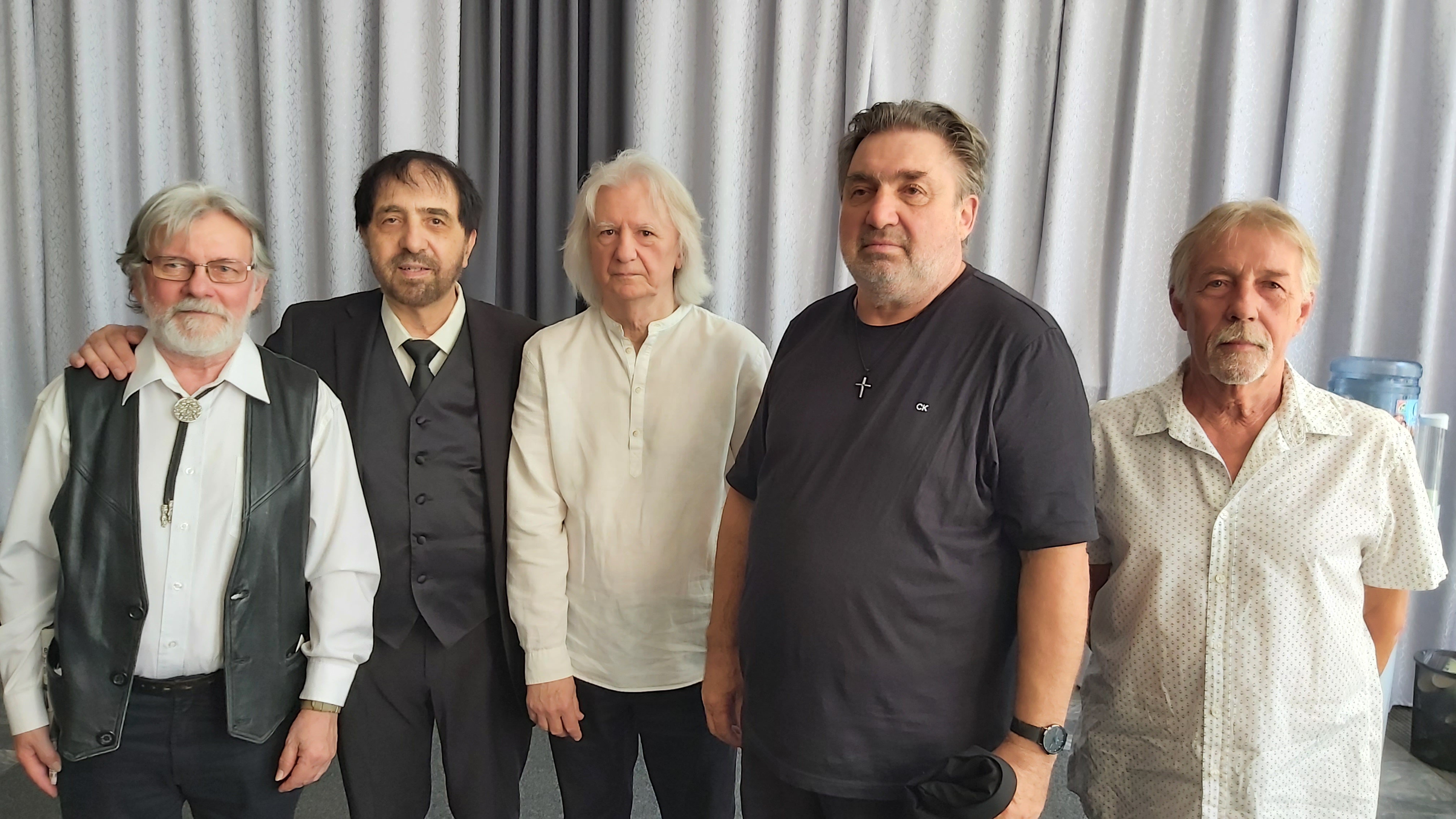 Elbúcsúztatták barátai Felkai Miklóst, a legendás gitárost - Blikk