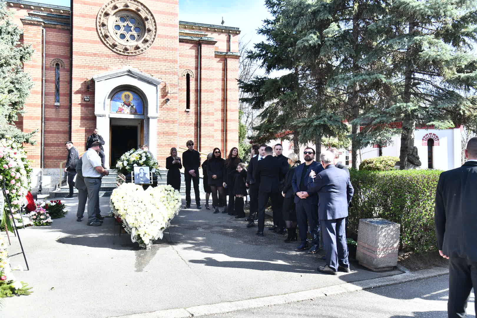 Sahrana Hafe Karić na novom groblju, porodica prima saučešće